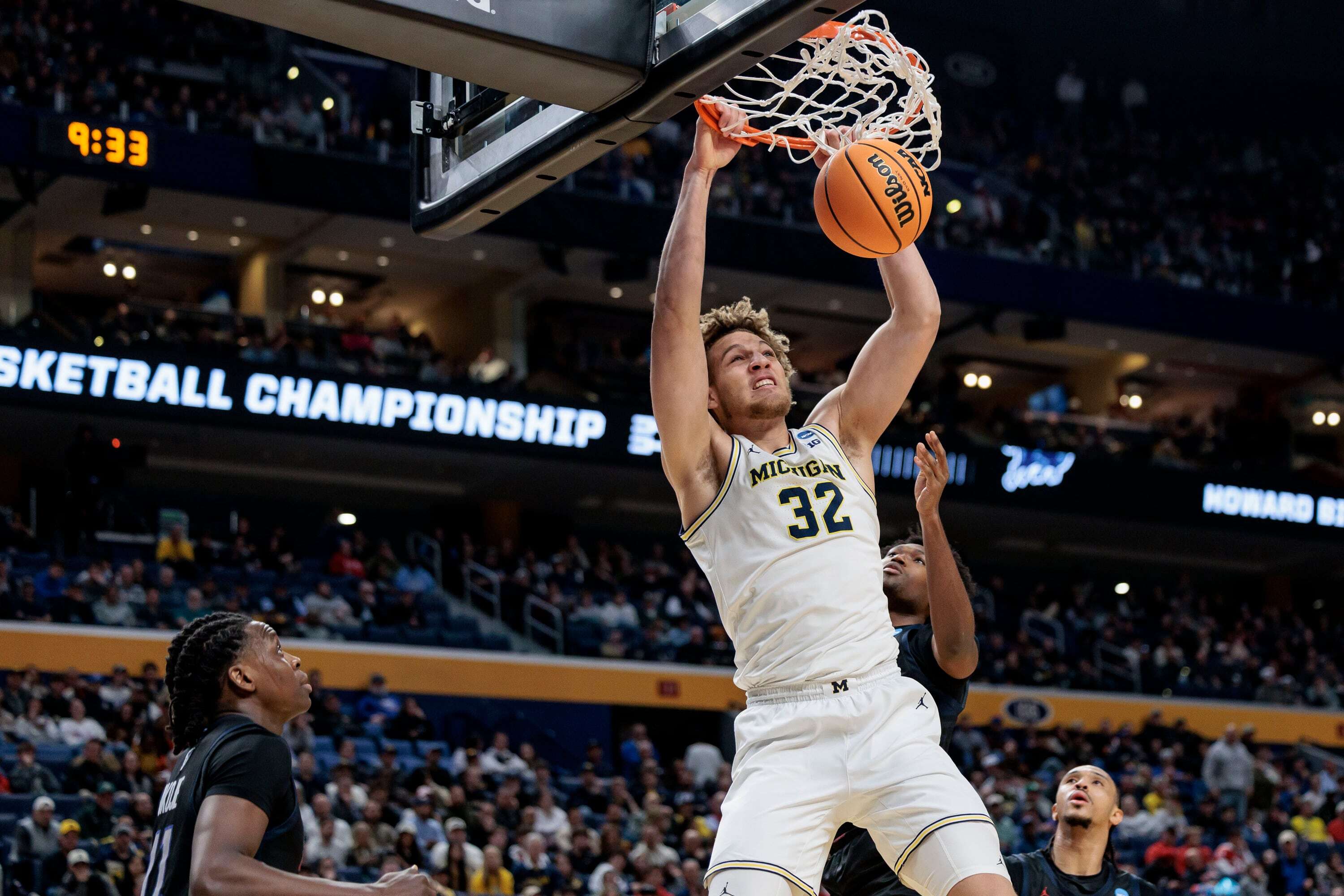 Michigan basketball loses freshman center to transfer portal