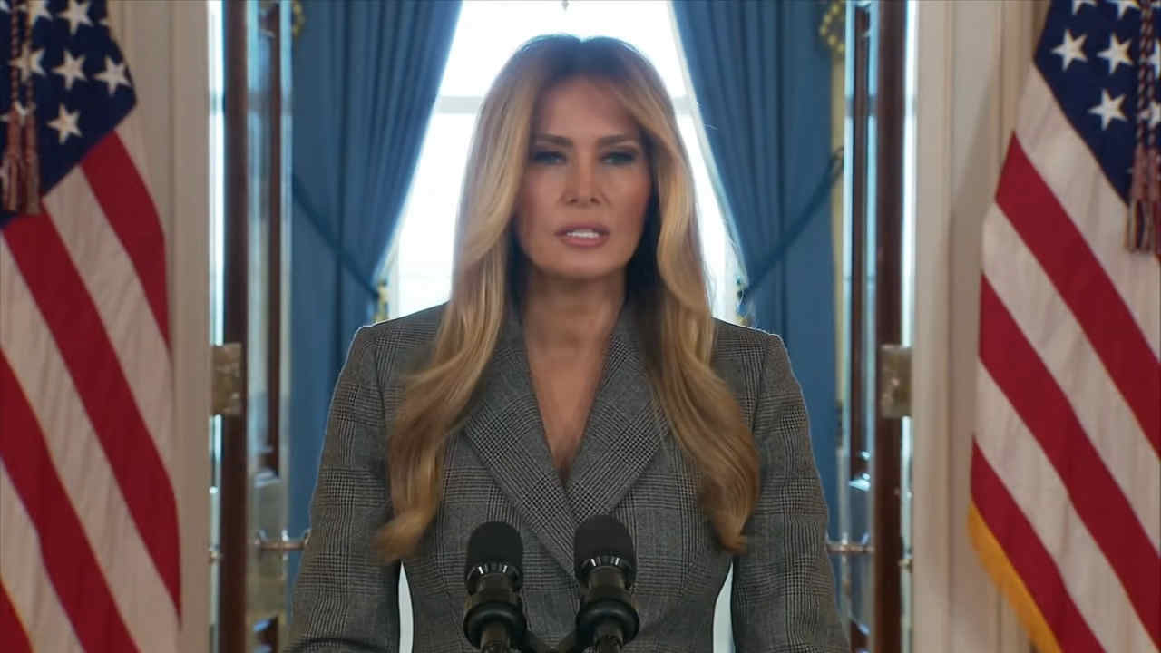 «Vedova in attesa», la battuta su Melania fa infuriare Trump: chiesto ...