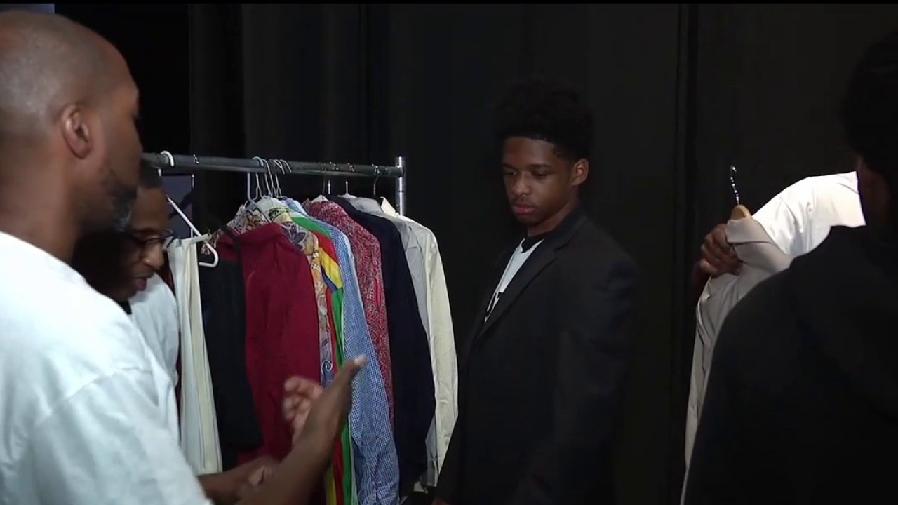 'Prom Promise' helps teens afford dresses, tuxes for prom