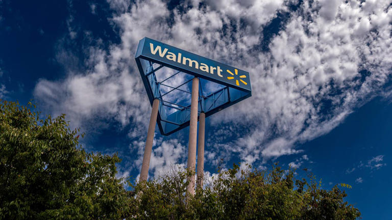 Walmart has a $270 4-piece patio set for $100