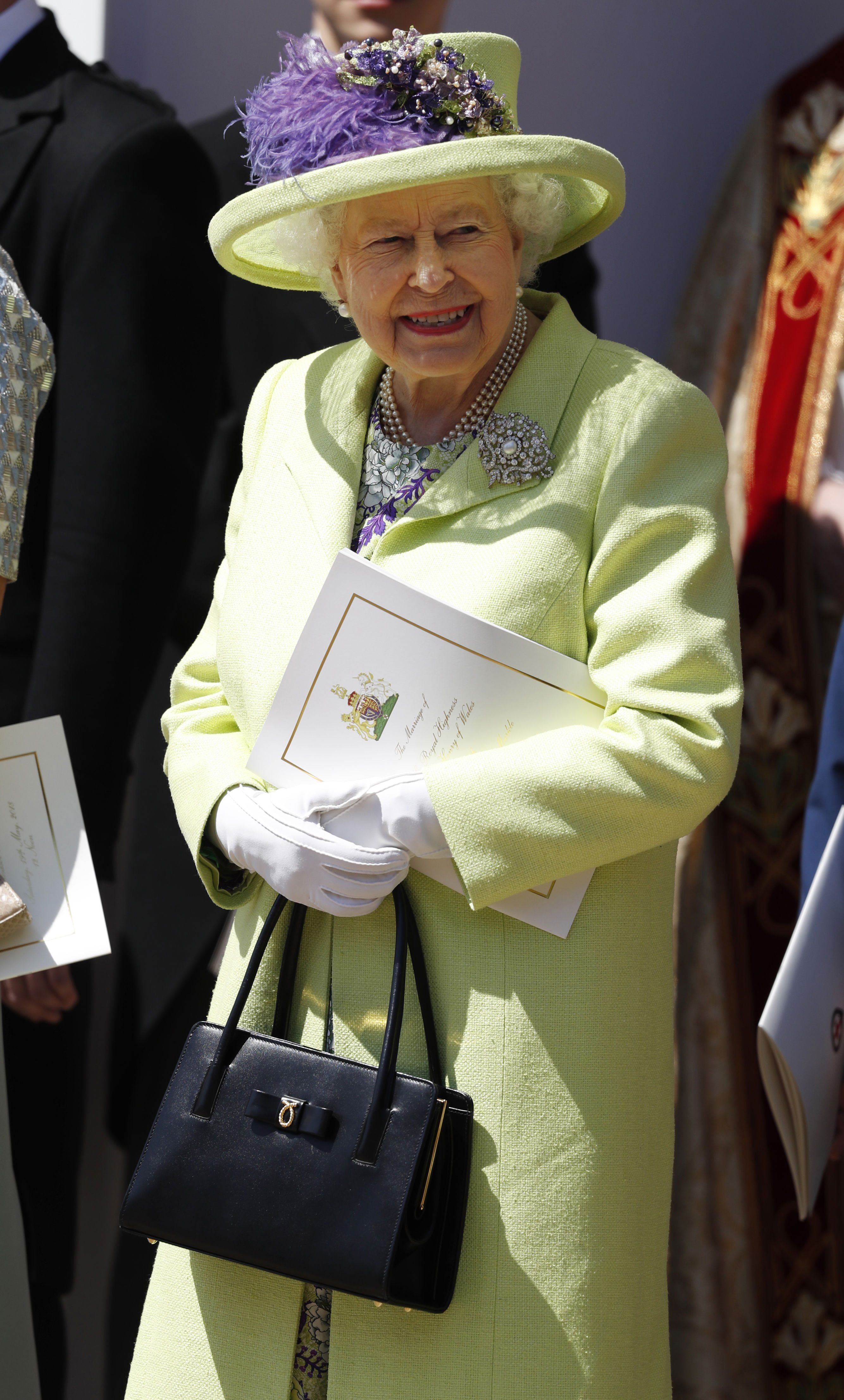 Royal designer reveals surprising rule about dressing the late Queen ...