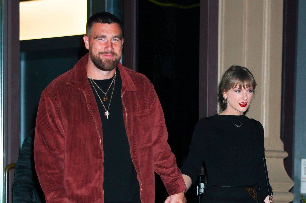 Taylor Swift is a vision in $325 dress for intimate NYC dinner