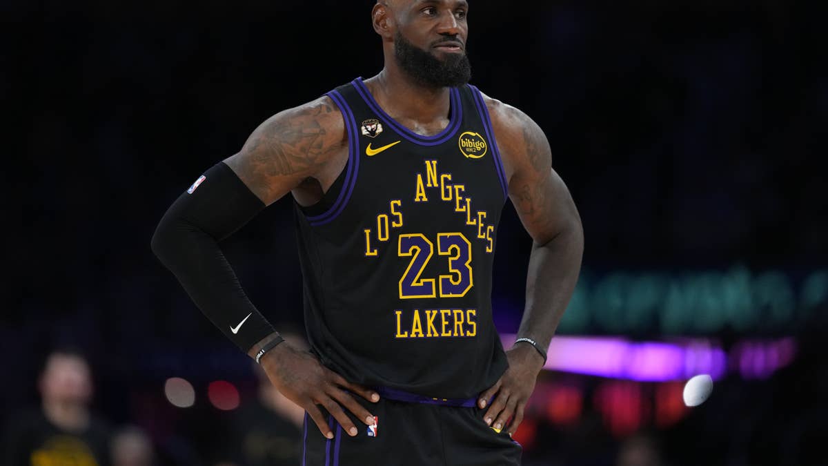 LeBron James tells courtside fan to 'relax' during Lakers' win over ...