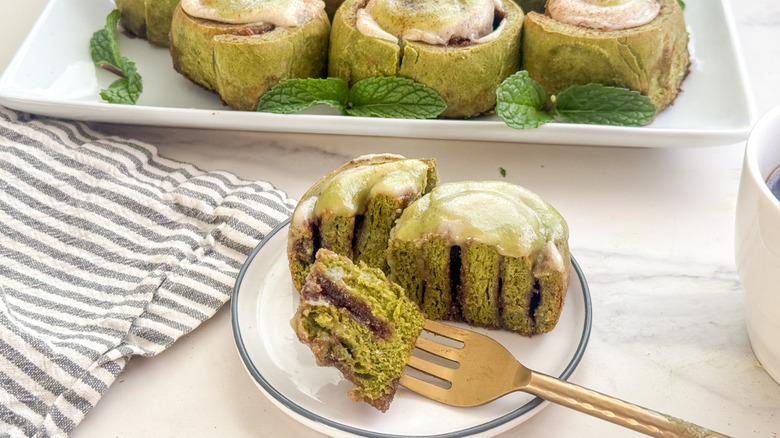 Matcha cinnamon rolls with cream cheese frosting
