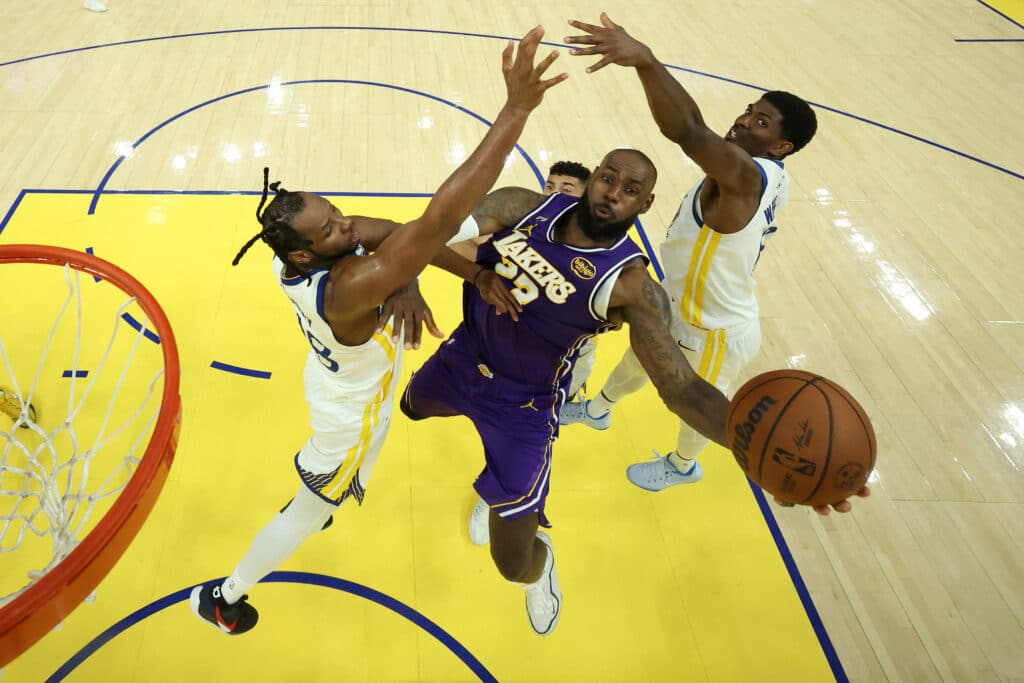 NBA: LeBron James scores 26 points to lead Lakers past Warriors