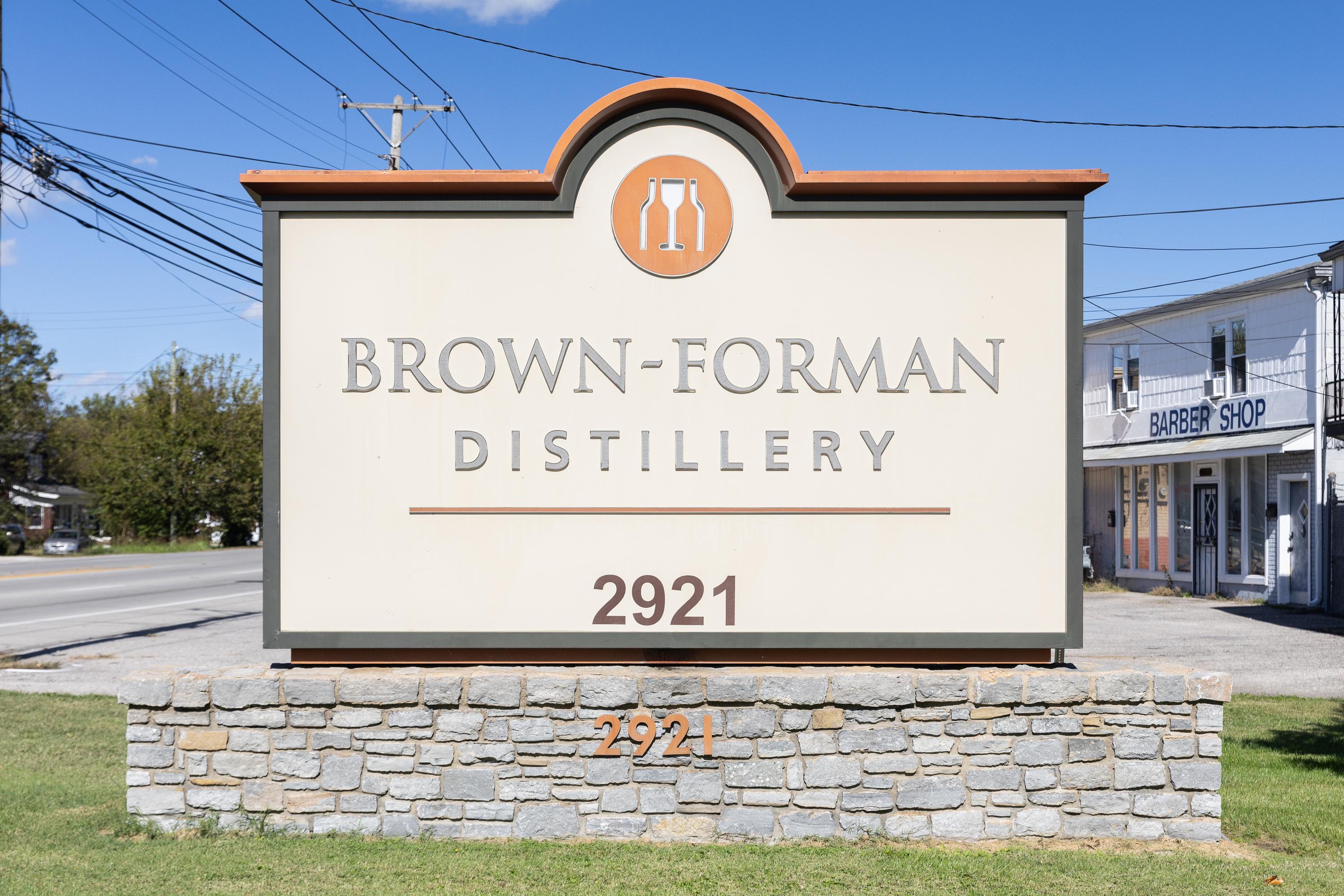 Le géant mondial des spiritueux Sazerac se rapproche Brown-Forman, en ...