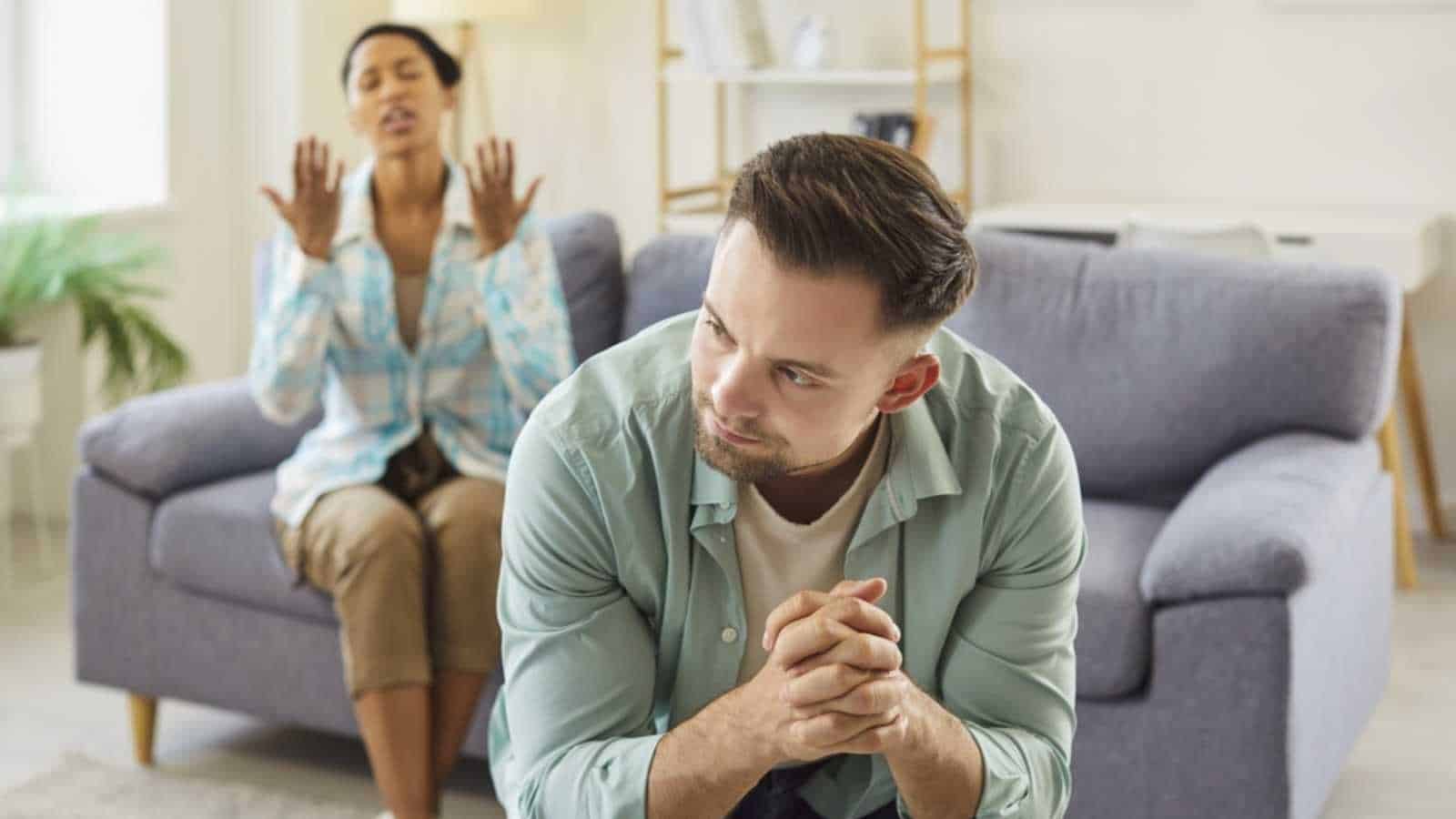 12 phrases women use that may signal untrustworthiness