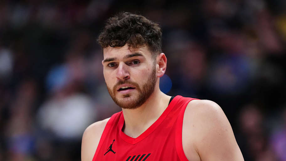 Donovan Clingan's monster leap has Blazers asking crucial Yang Hansen ...