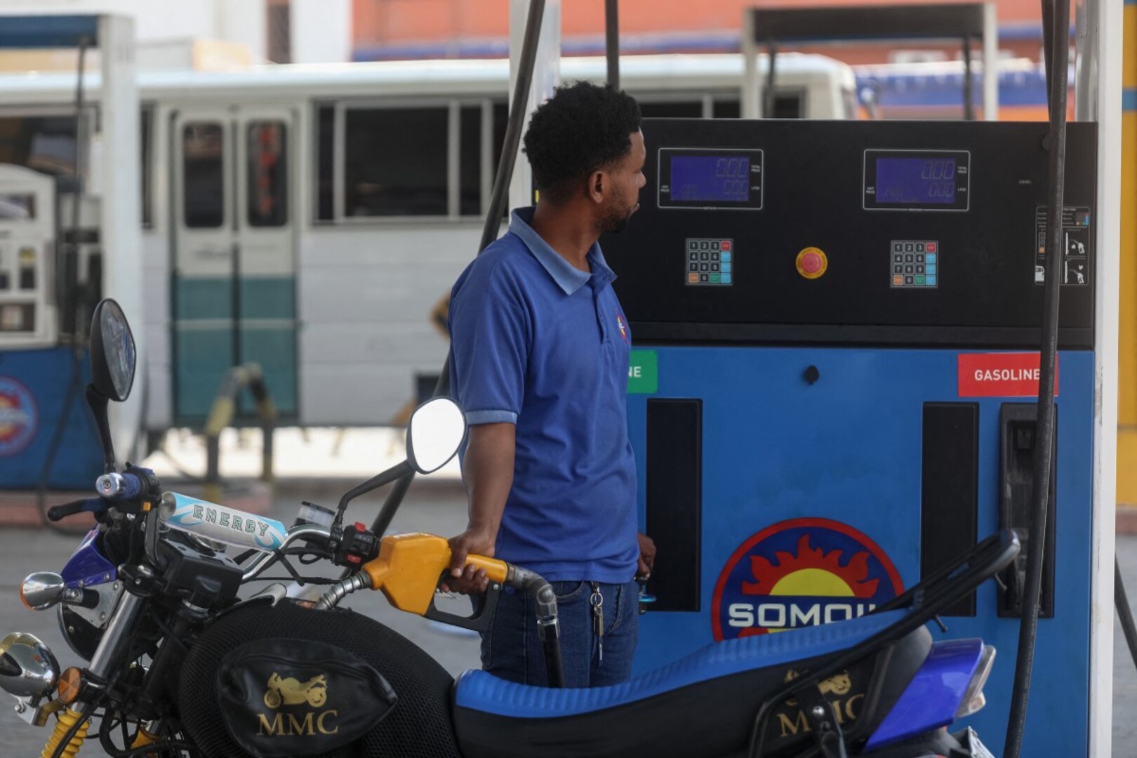 Fuel crisis in Somalia: Prices surge sharply impacting business ...