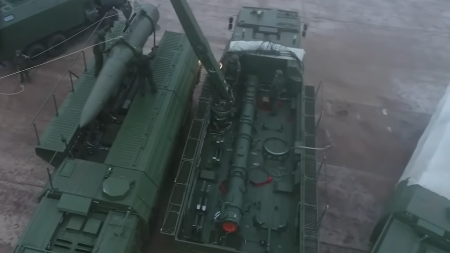 Ukraine strikes 1,400 km inside Russia