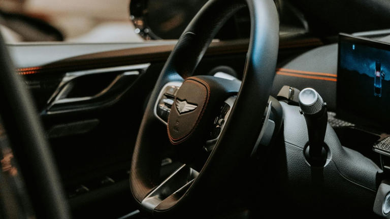 Deze alledaagse spullen kunnen strafbaar zijn als ze in je auto liggen