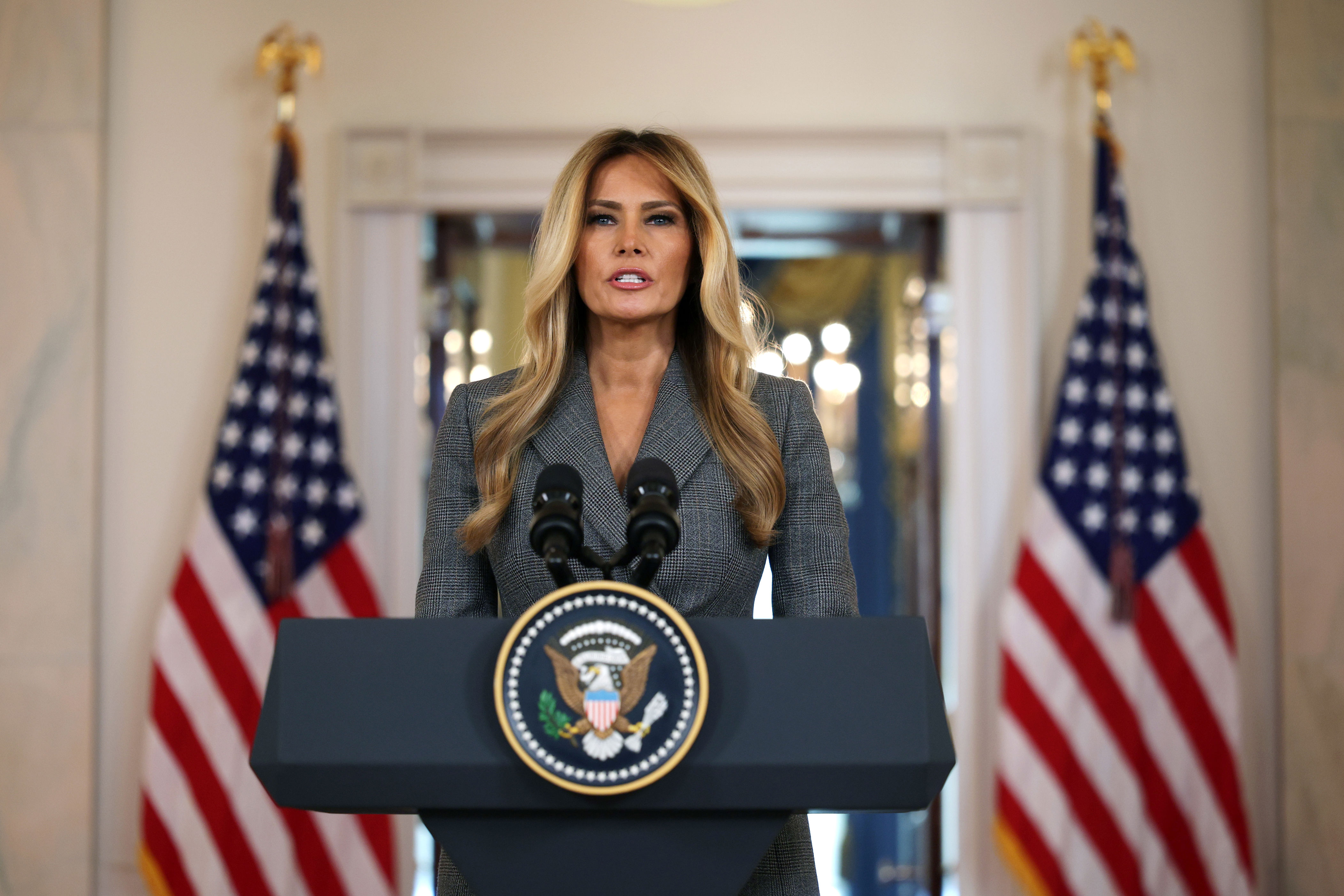 Alex Jones says Melania breaking with Trump after Epstein statement