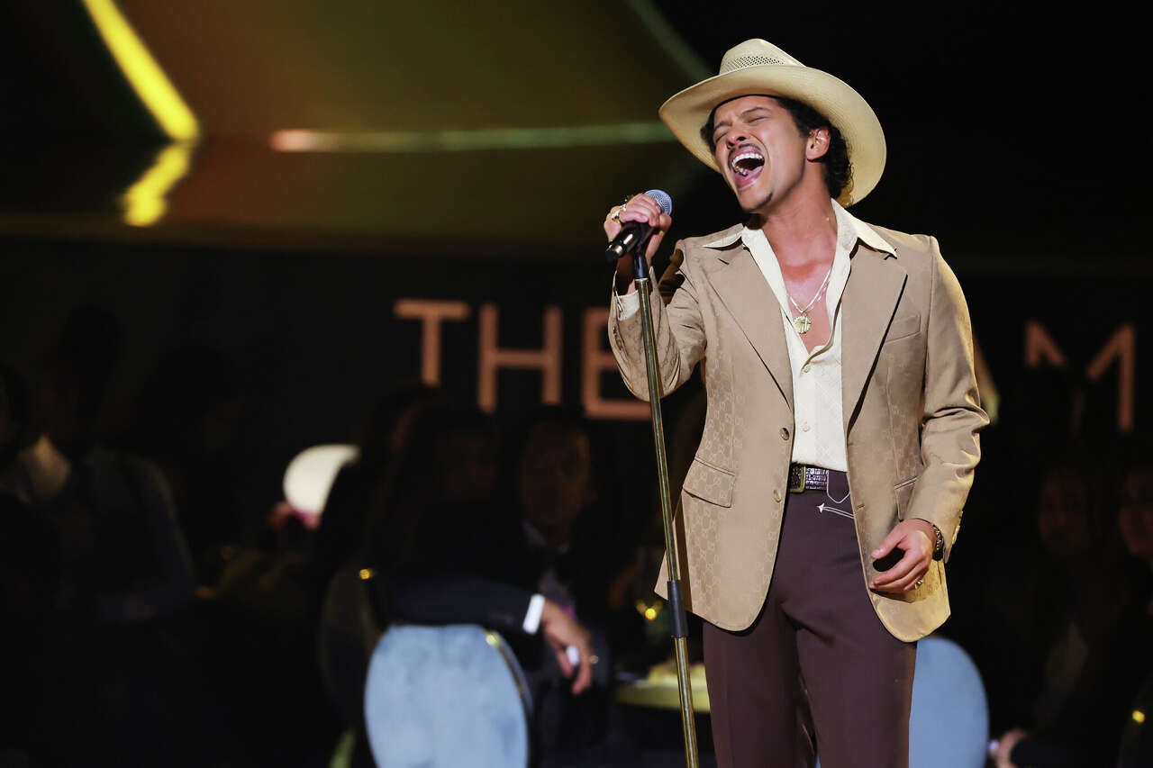 Bruno Mars 'limited view' tickets are going for hundreds of dollars in ...