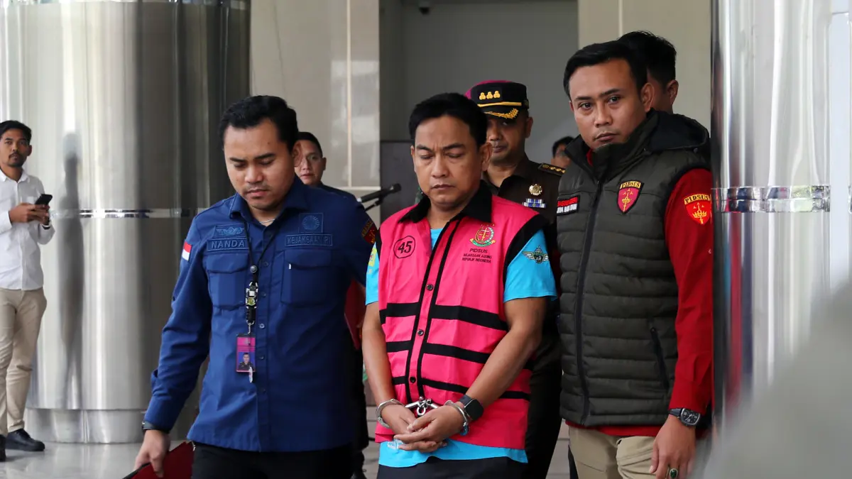 Ditahan, Ketua Ombudsman Hery Susanto diam seribu bahasa saat hendak ...