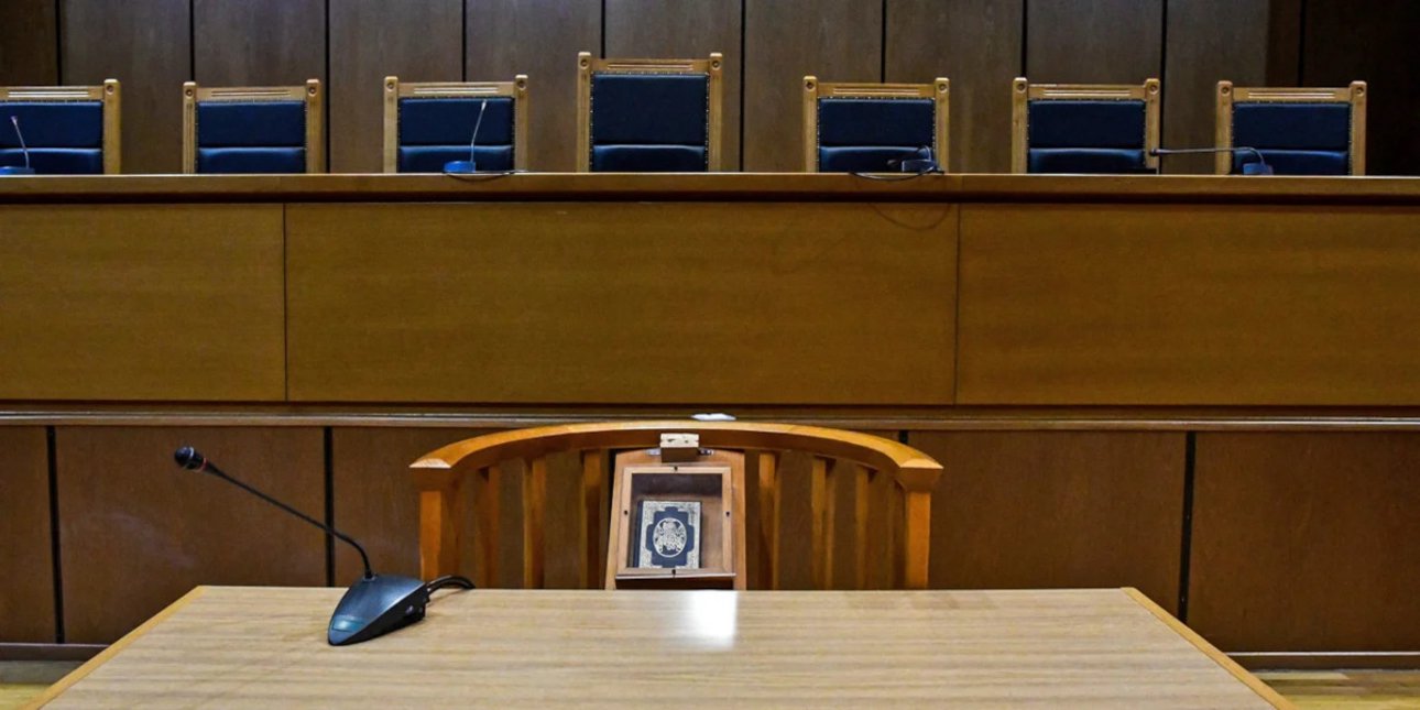 Η δικαιοσύνη στο μάτι του πολιτικού κυκλώνα