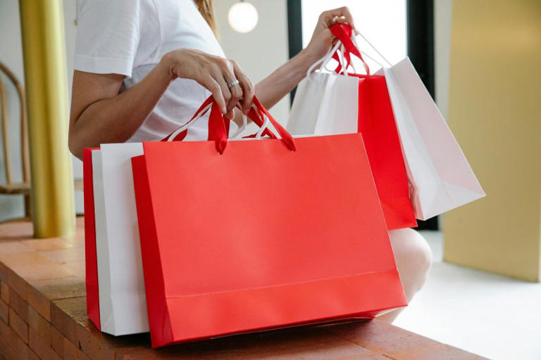 Shopping therapy: Τα 3 πιο shopaholic ζώδια