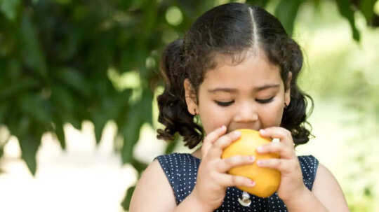 Chemically ripened mangoes alert: How to spot fake mangoes and avoid ...