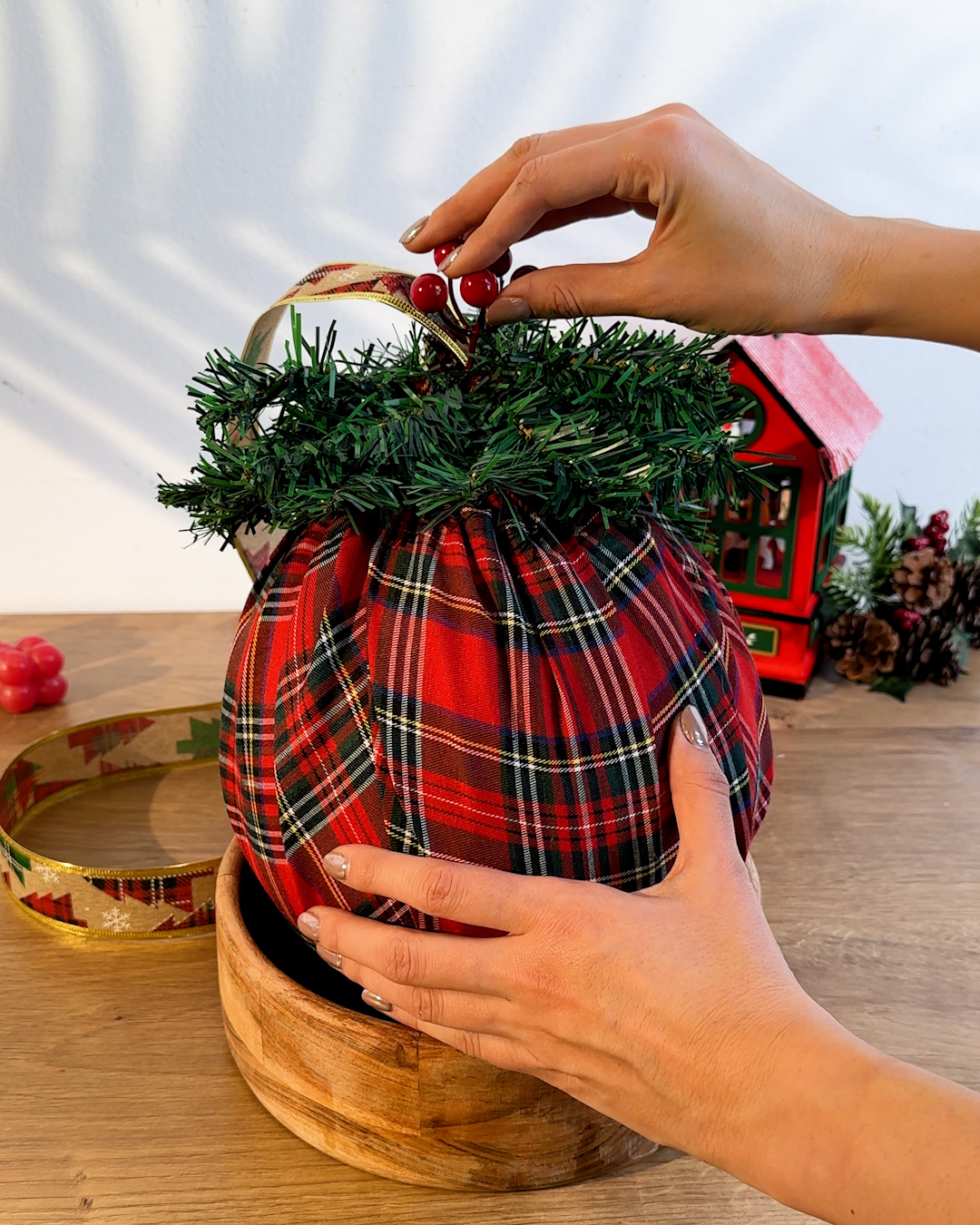 DIY traditional outdoor Christmas hanging baubles🎄