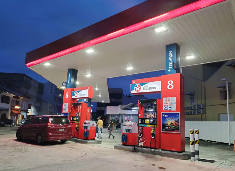 Malaysia pumps up police action at border petrol stations to curb ...