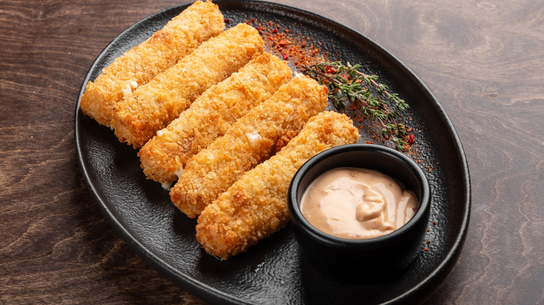 20 best sauces to dip mozzarella sticks in besides marinara