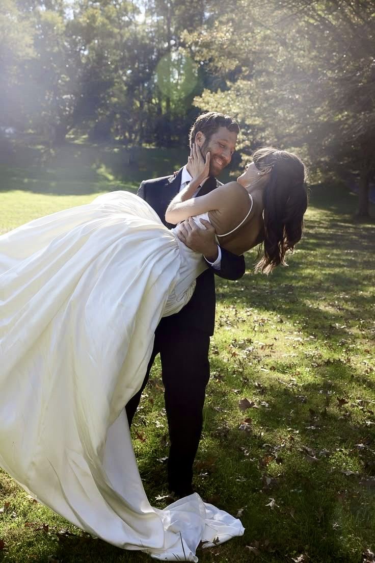 20 married couples share their biggest wedding regrets