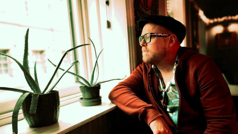 Singer pens new song as 'love letter' to hometown