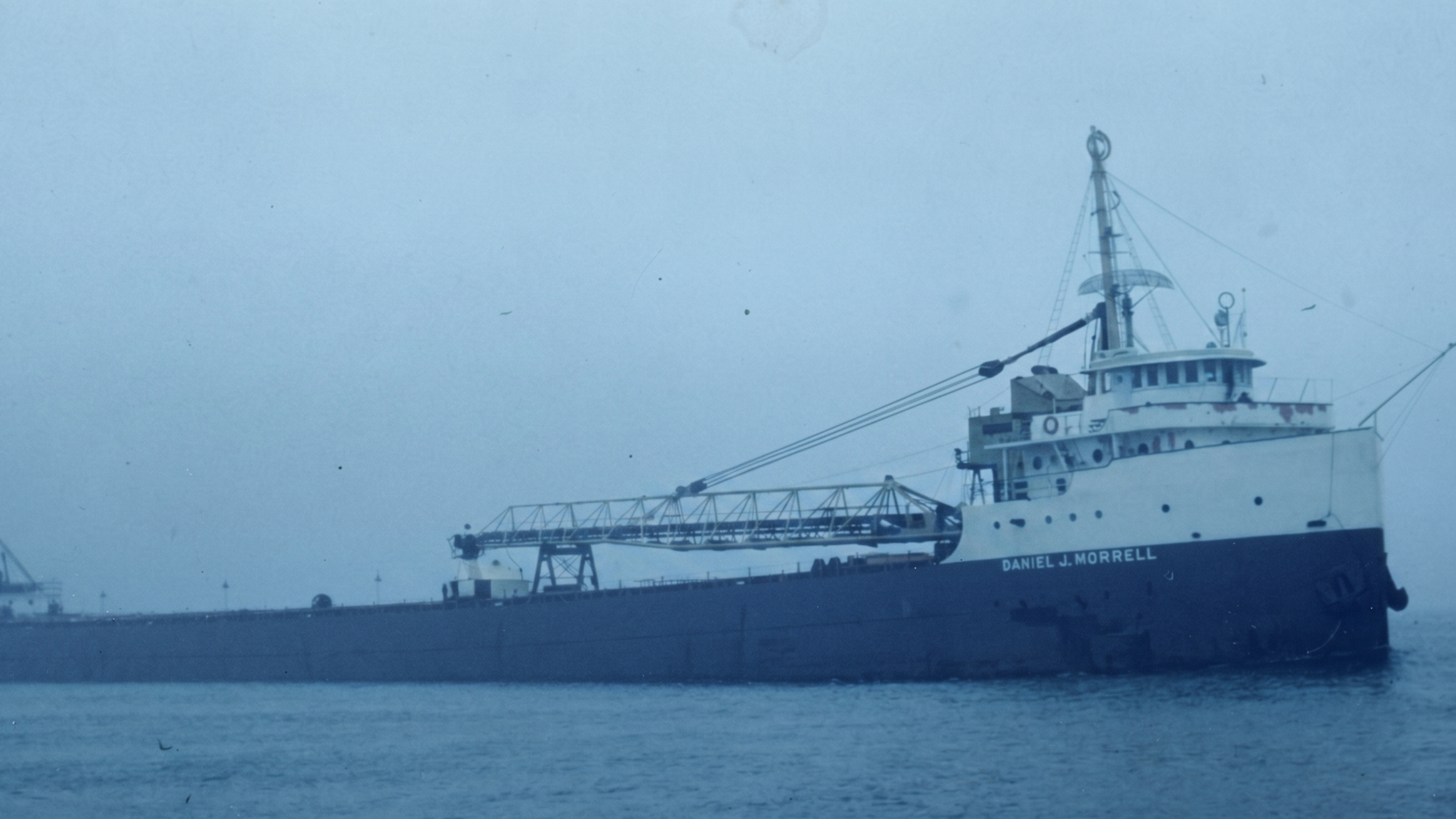 Watch 25-foot waves smash this freighter - then it splits apart at sea