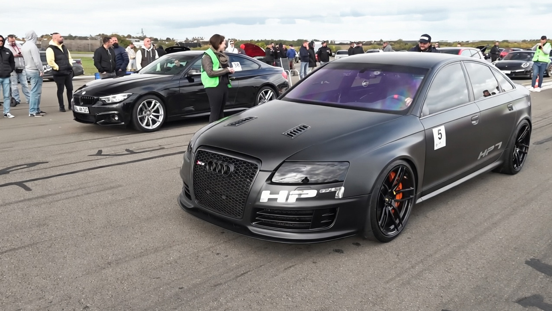 Tuned Audi RS6 takes on BMW 4 Series in drag race