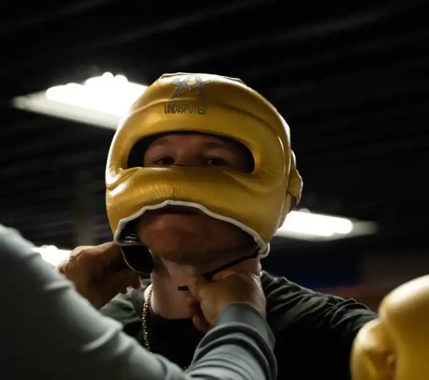 Canelo Alvarez starts his training camp