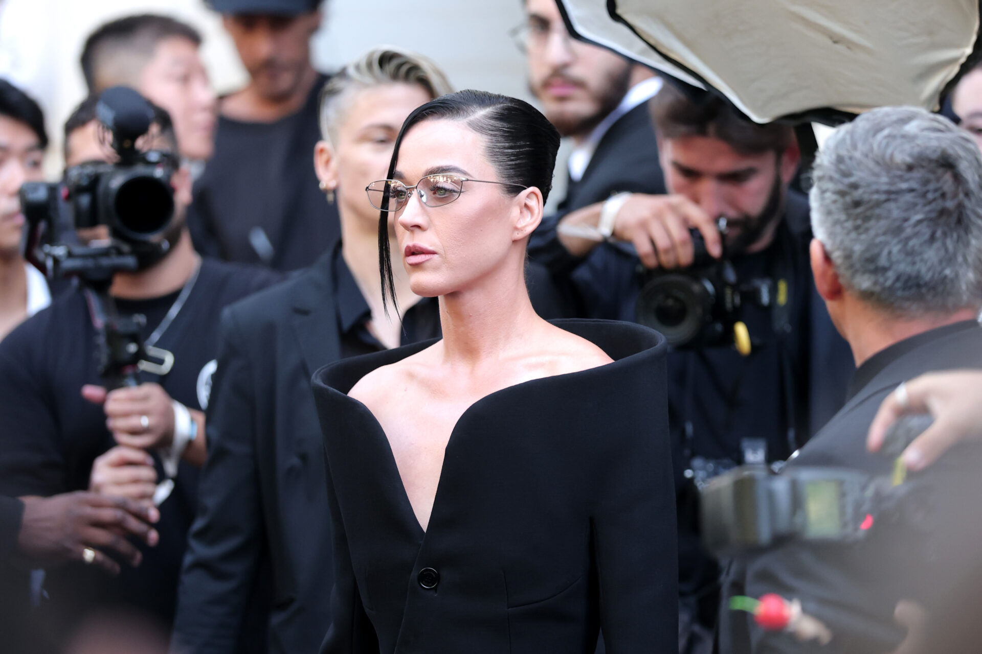 Investigan a Katy Perry en Australia por presunta agresión íntima a ...