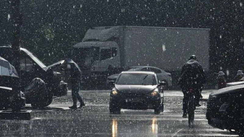 Today's weather: Heavy rain, snow, and flooding risks