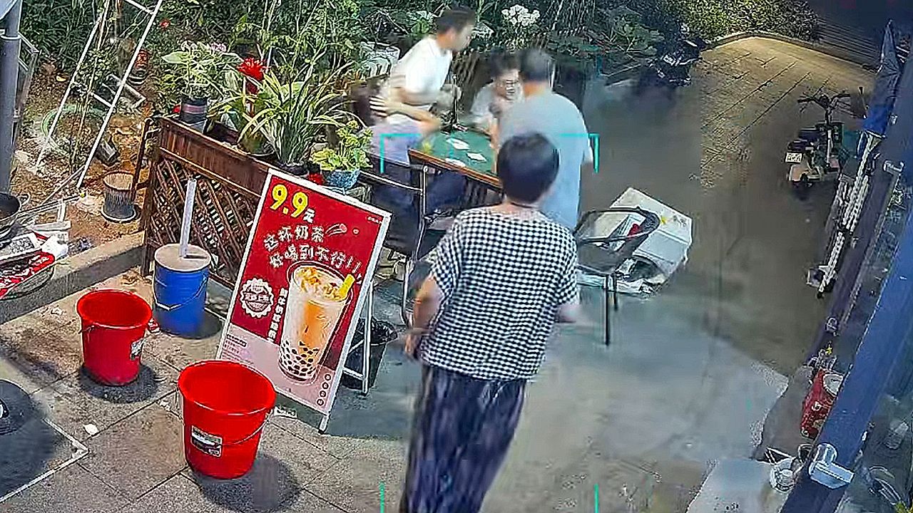 Woman narrowly avoids falling air conditioner in China