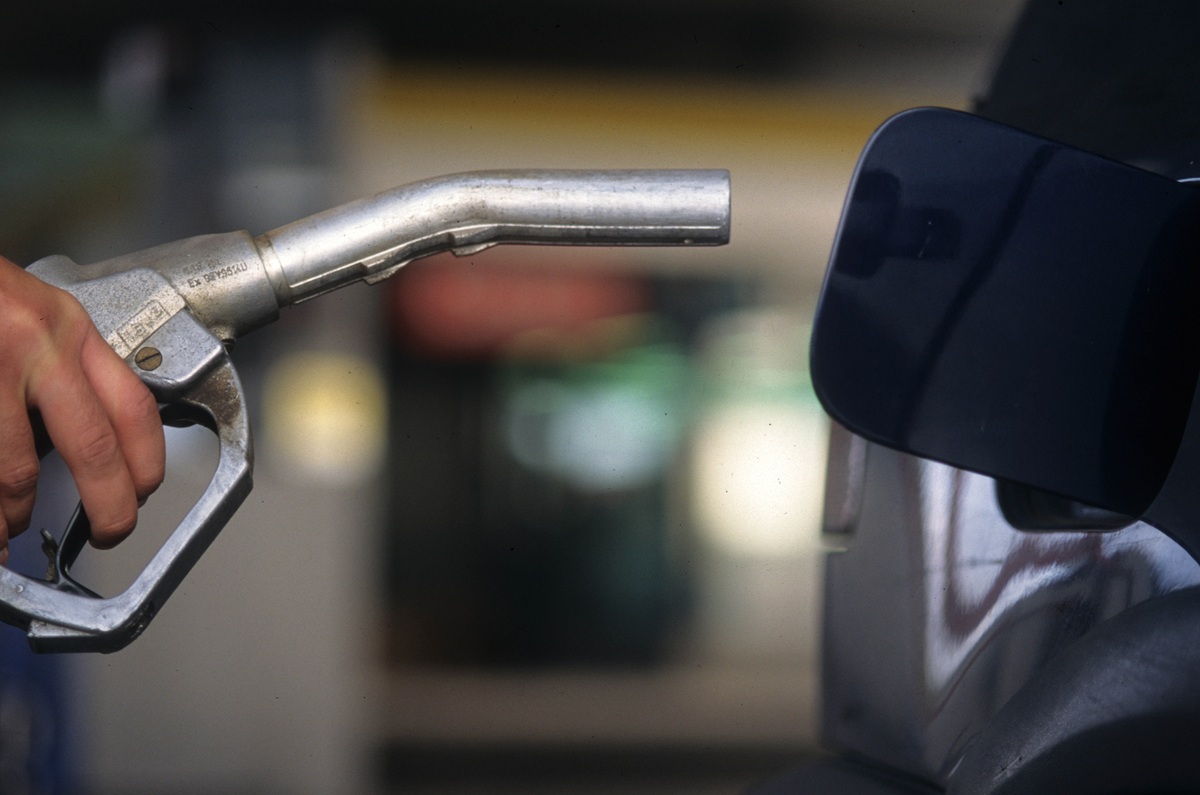 Carburanti, benzina a 1,74 e diesel oltre i 2,00 al self: i prezzi di oggi