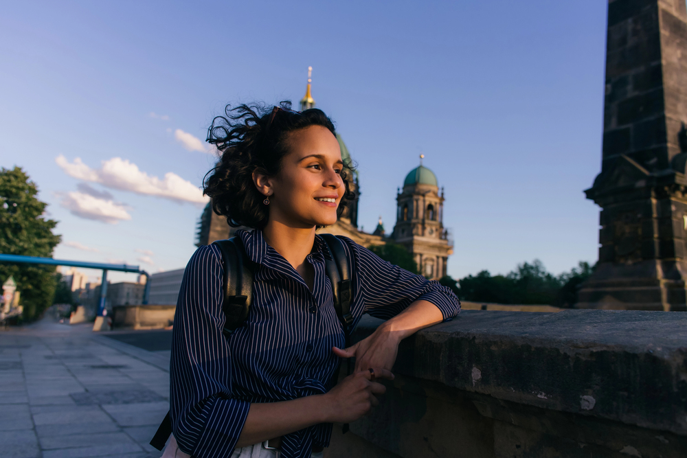 15 millennial travel habits that baffle older generations