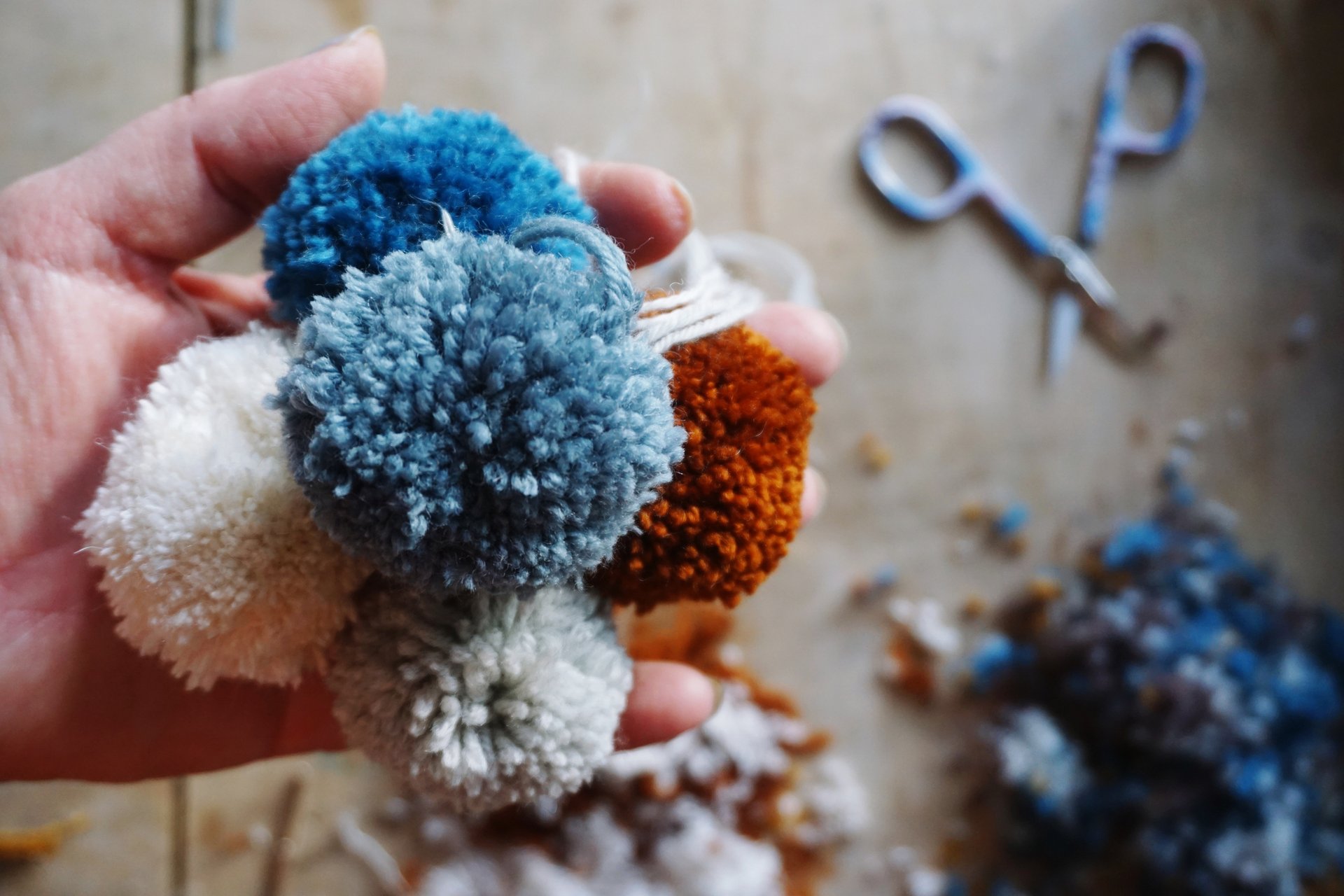 Von niedlich bis praktisch: 7 DIY-Projekte mit Wolle für die ganze Familie