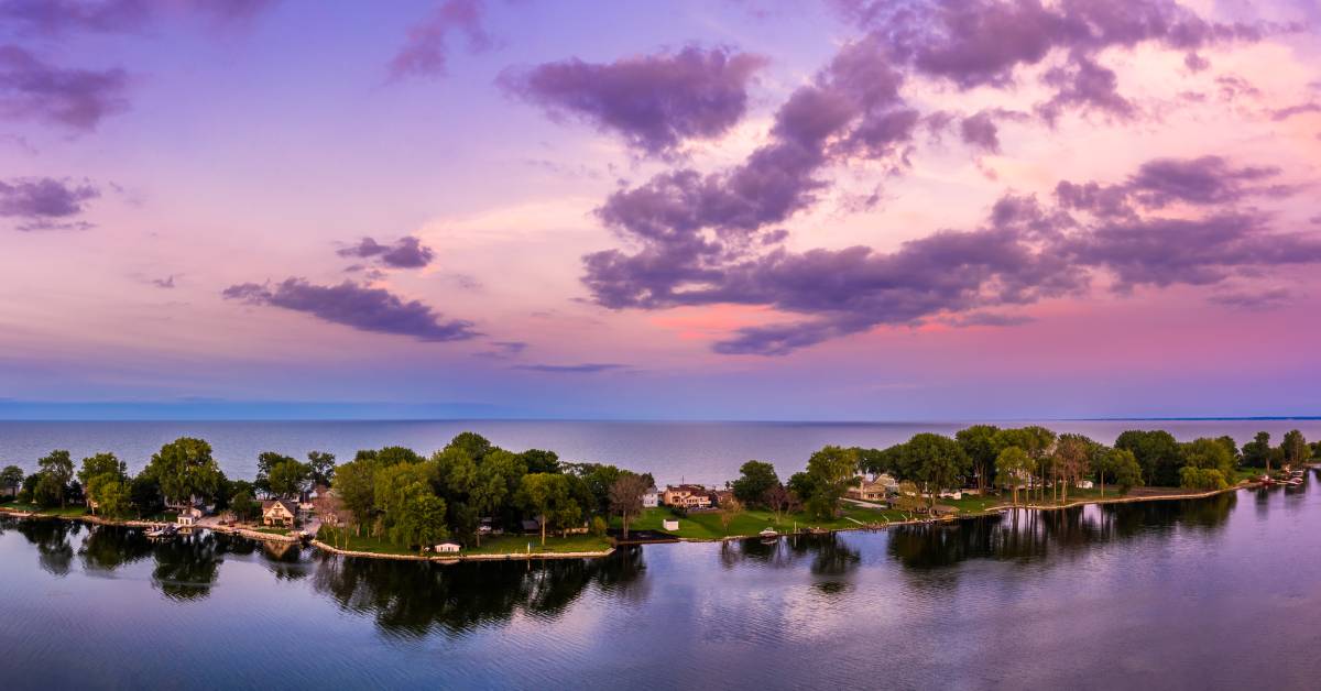 9 lake towns where you can actually live on nothing but Social Security