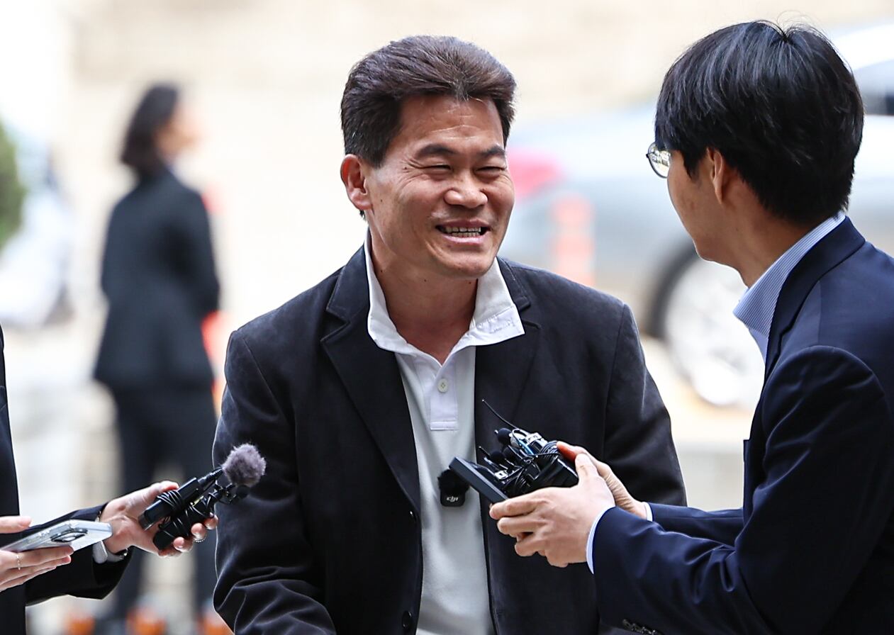 Court dismisses arrest warrant for fake news suspect Jeon Han-gil