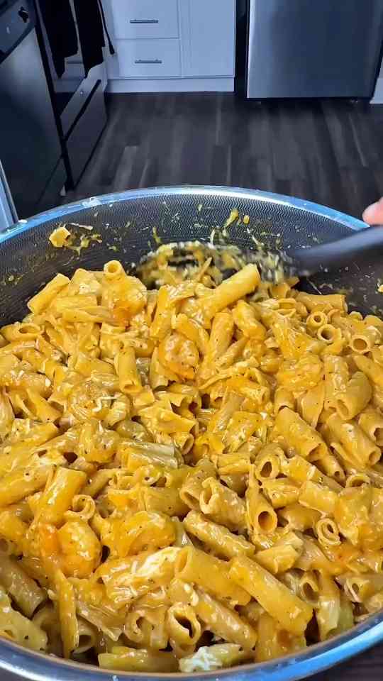 I made a Cajun shrimp mac that’s actually good for you 🍤🔥 creamy ...