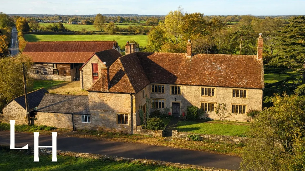 Inside a 400-year-old English manor full of antiques