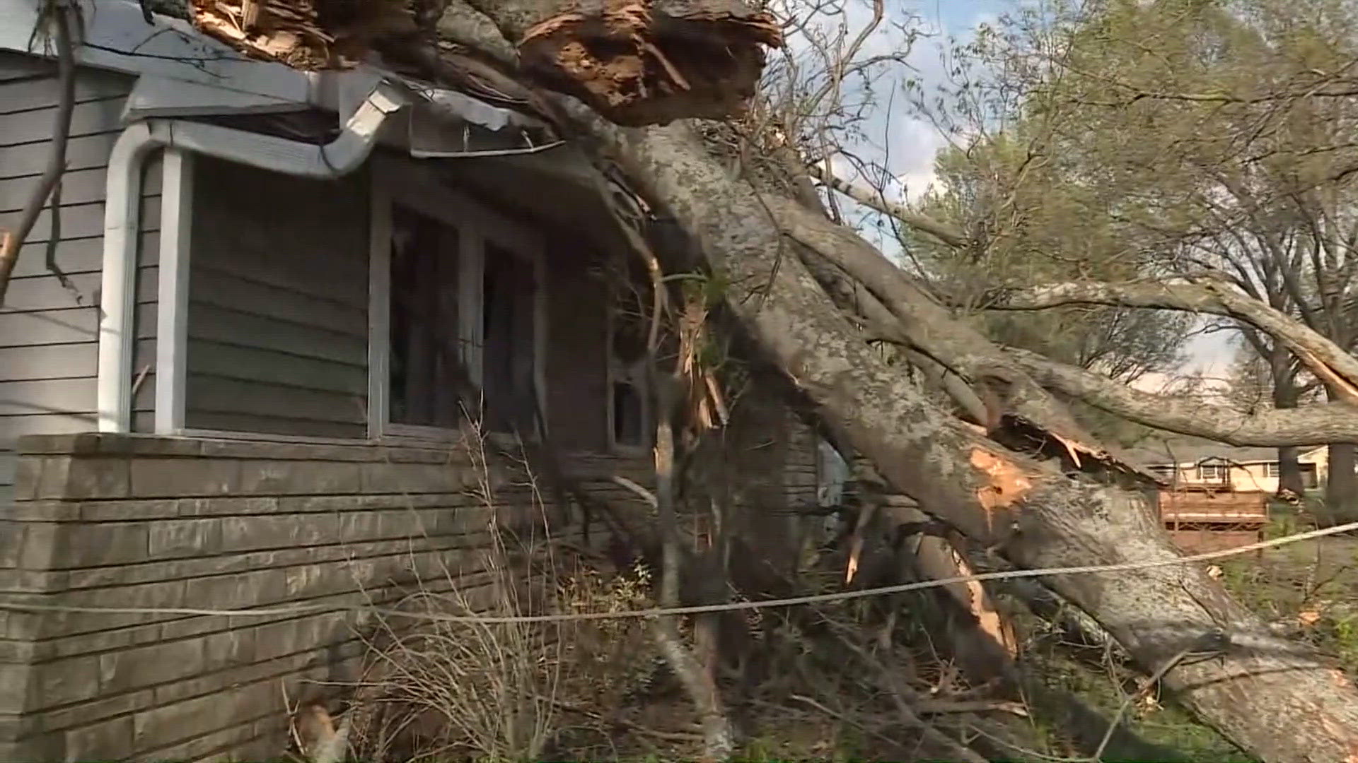 Tornado causes damage in western Missouri