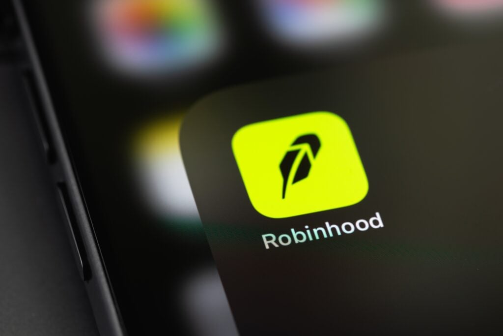 Robinhood stock jumps as SEC ends $25,000 day-trading barrier
