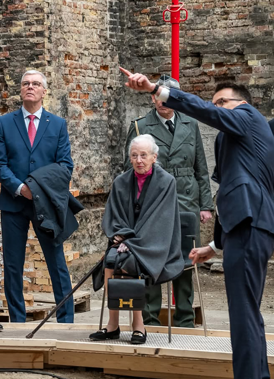 Bilderna på drottning Margrethe väcker oro – tvingas få hjälp