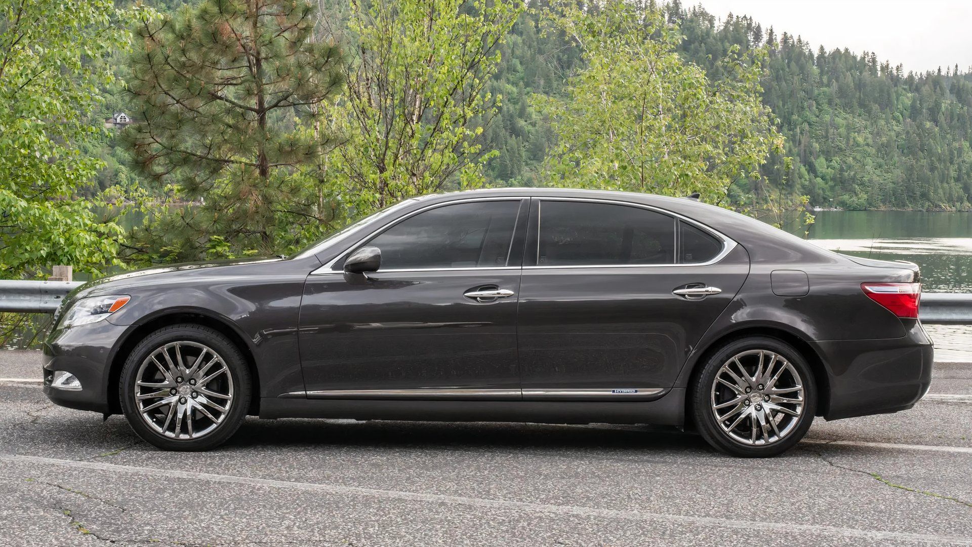 Lexus LS600h review: World's first V8 hybrid sleeper under $8K