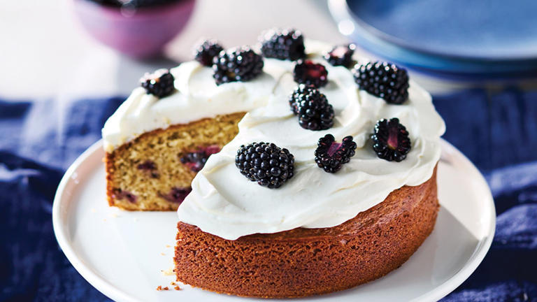 How to keep fruit from sinking to the bottom of cakes and muffins