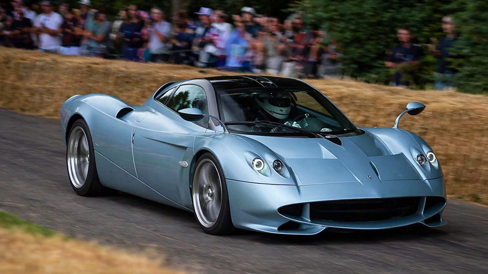 Pagani Utopia 6.0L V12 sound cold start 864HP