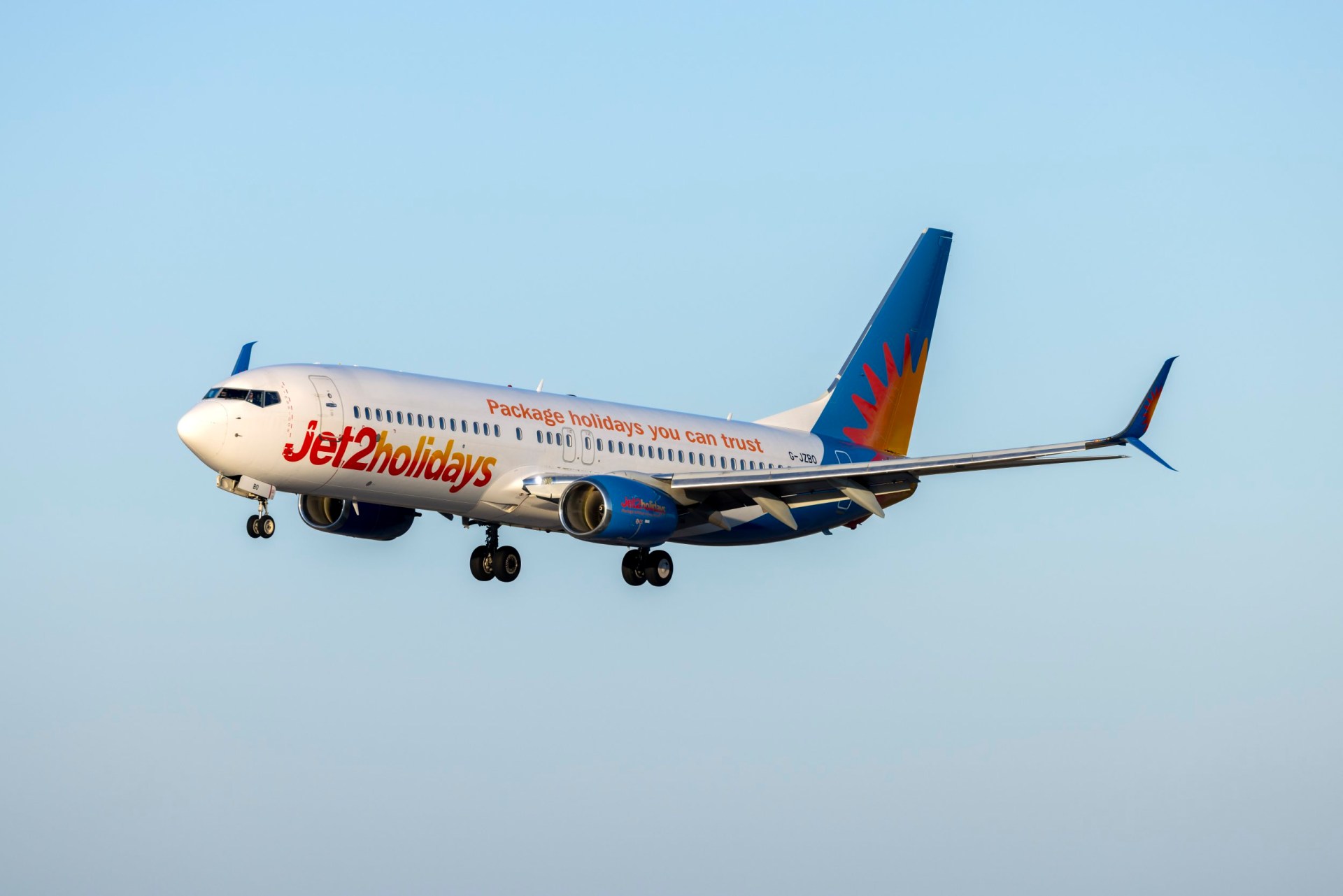 Jet2 flight diverts to Faro after aroma fills cabin triggering a red ...