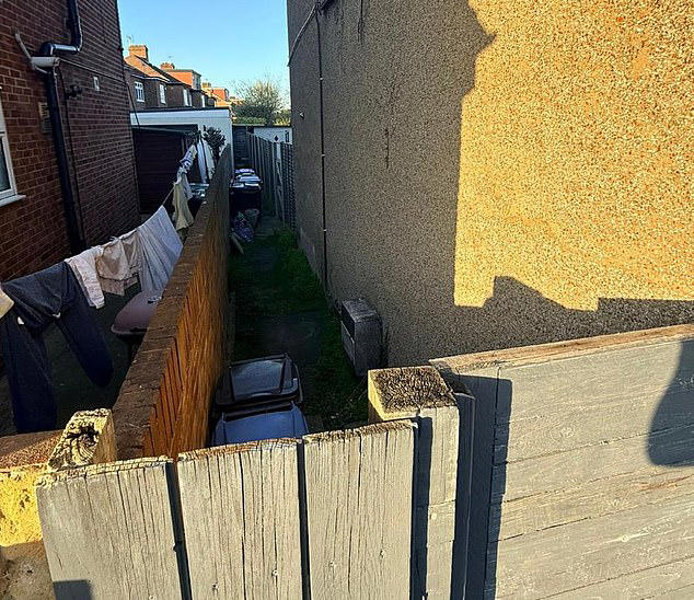 London alley goes up for sale for £1,500: L-shaped plot boasts 'good ...