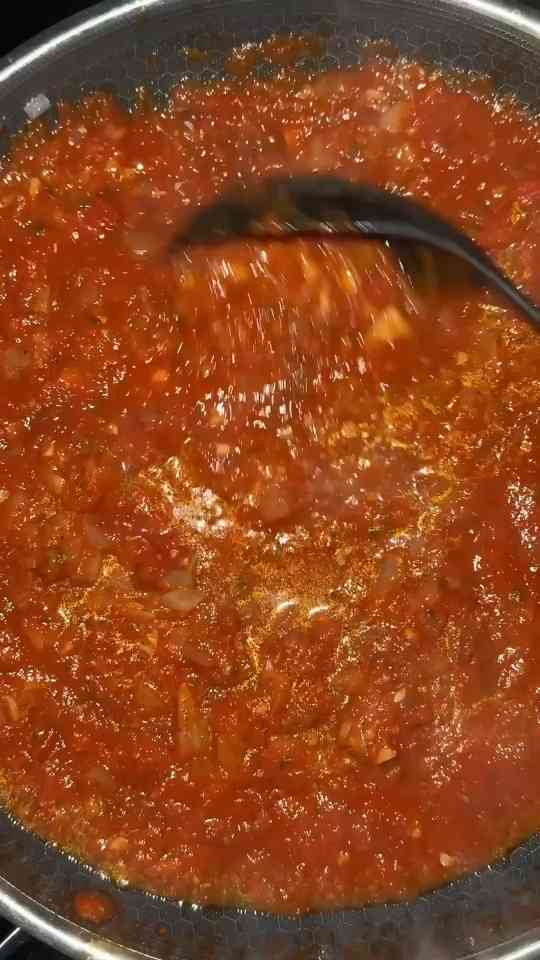 How to make marinara sauce at home 🍅 easy way with only 7 ingredients!