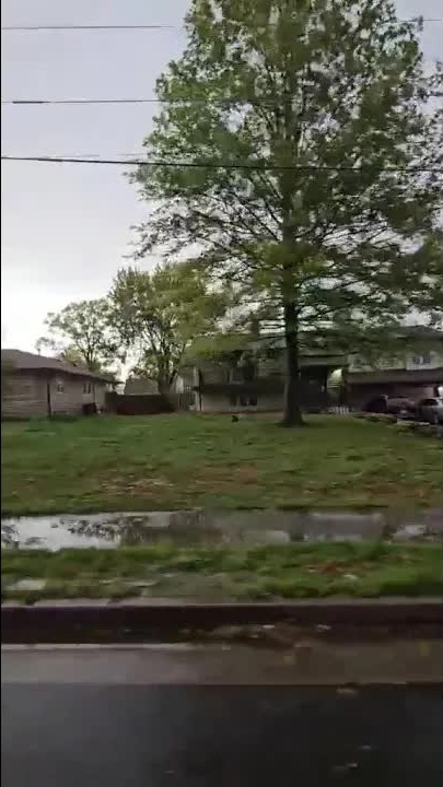 Tornado damage reported in Clinton, Missouri