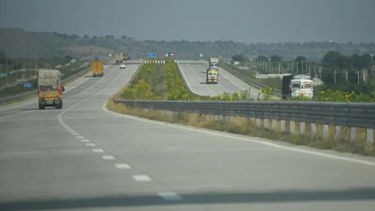 Samruddhi Expressway sees 1.55 crore vehicles in FY26, toll collection ...